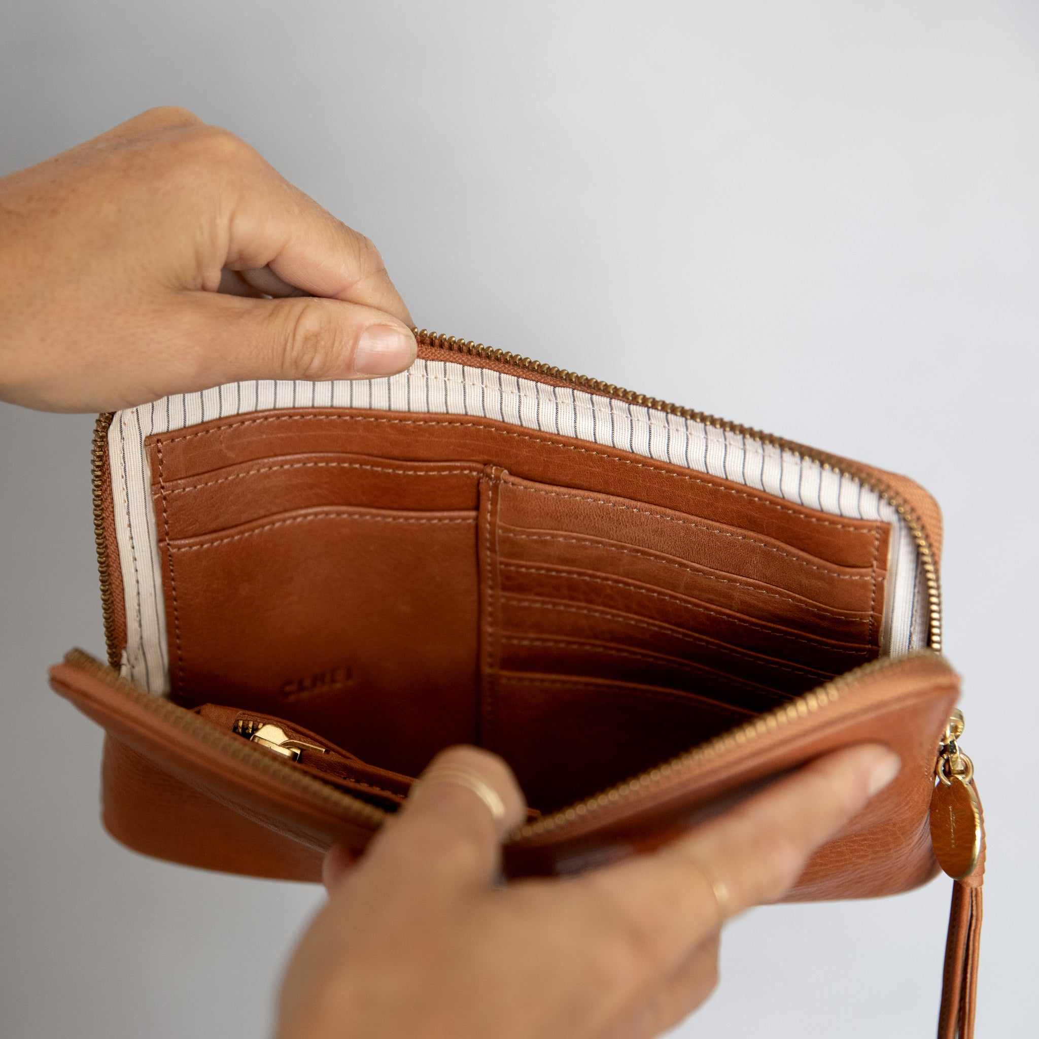 CLHEI Leather Pouch Wallet