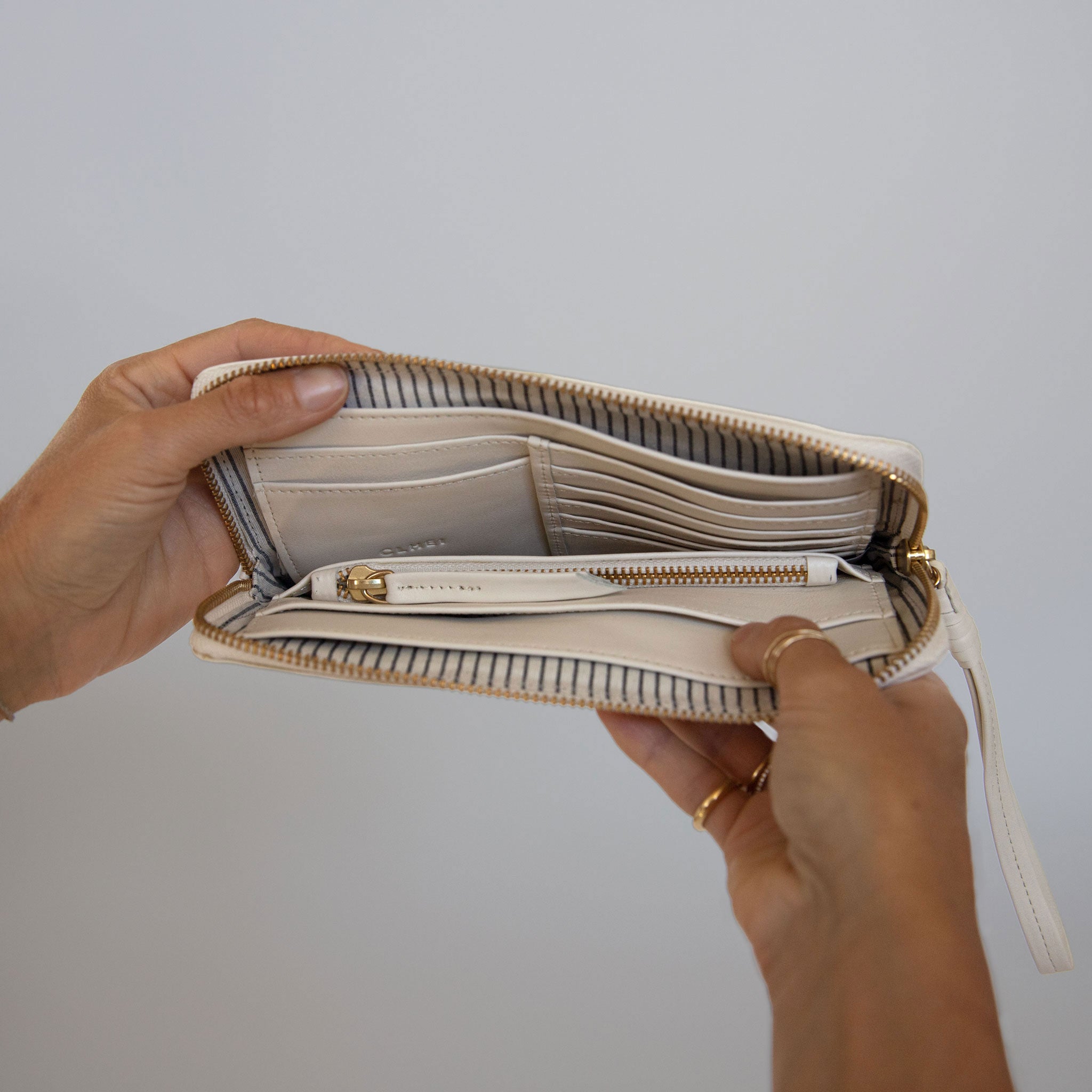 CLHEI Leather Pouch Wallet